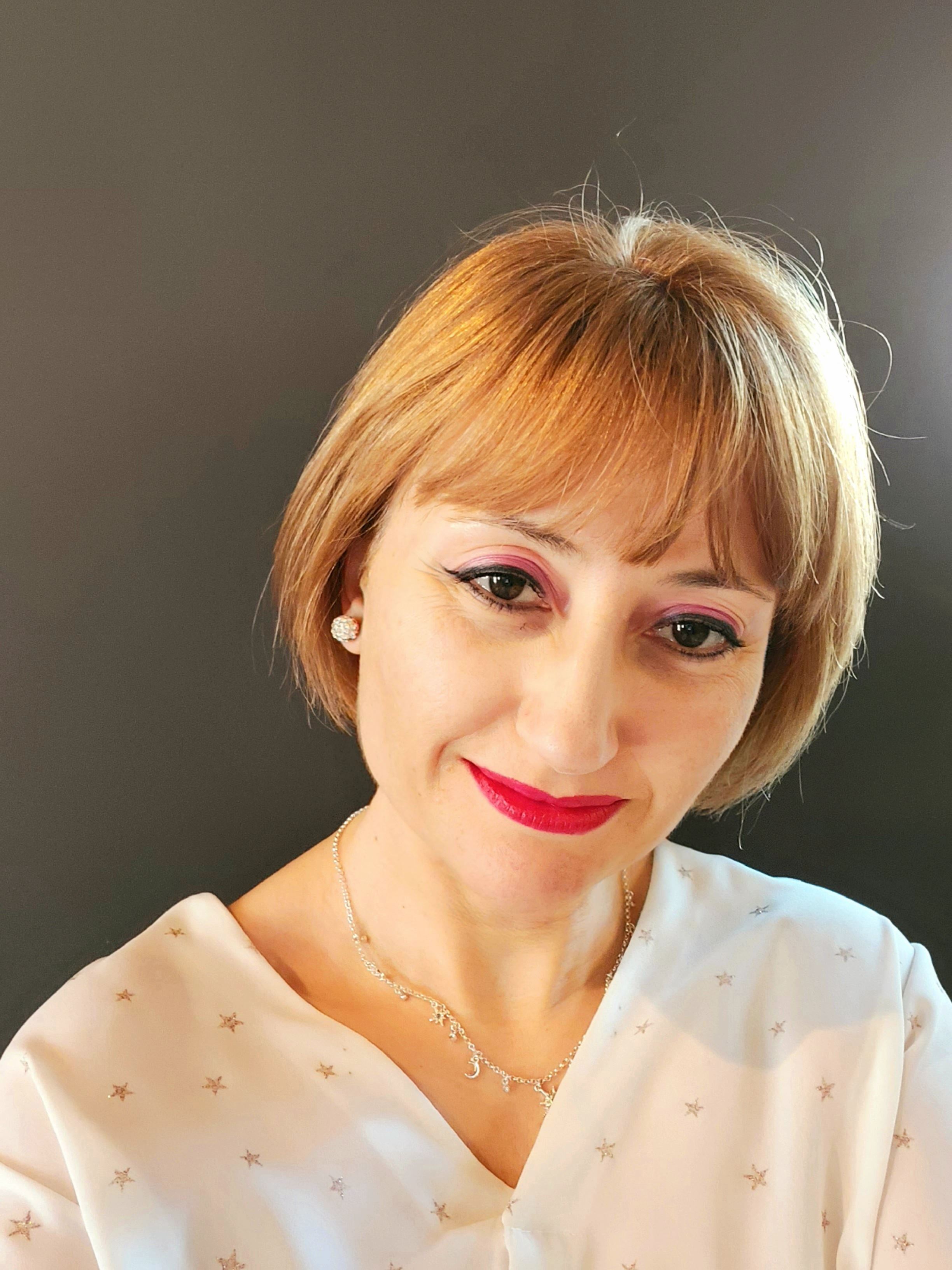 Presentación del libro "Nacida en época de lluvias" de la autora Isabel ...