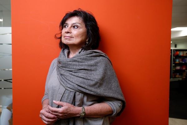 ENCUENTRO CON LAURA RESTREPO ORGANIZADO POR EL CLUB DE LECTURA EL PAÍS ...