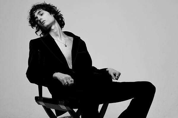 sombr : qui est cette popstar romantique qui cartonne