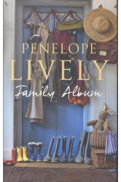 Family album - relié - Penelope Lively - Achat Livre | fnac