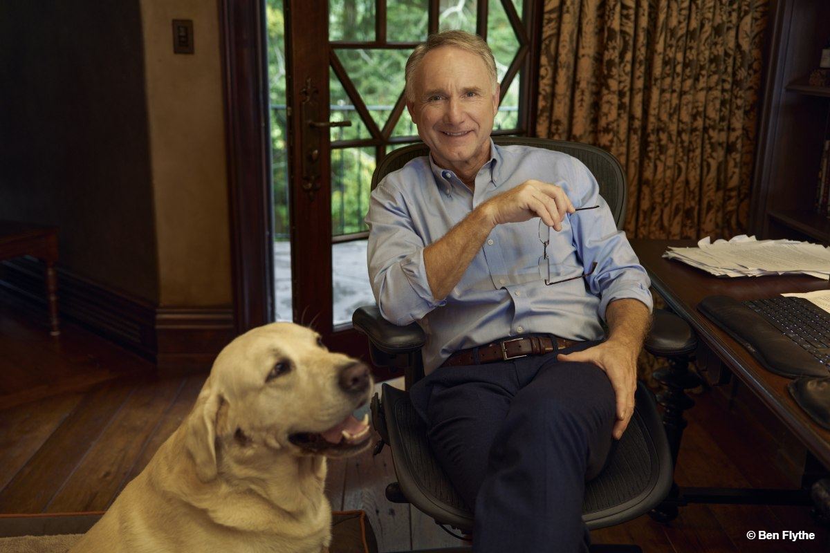Dan Brown: biografia resumida do mestre dos enigmas e das grandes ...