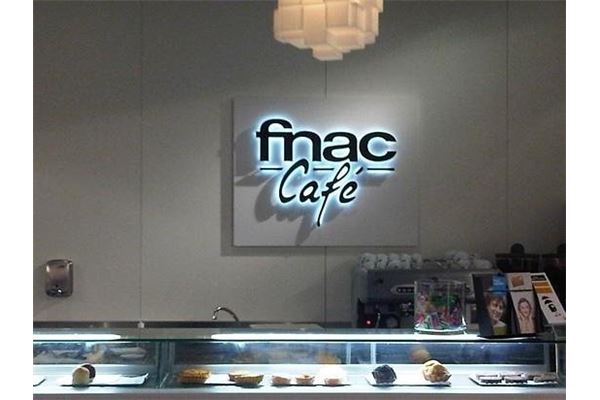 Porque é que uma hora na FNAC pode ser um bom date? - Recomendações ...