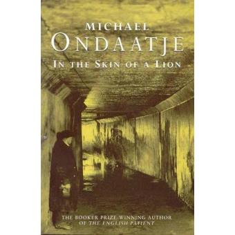 In the Skin of a Lion - Brochado - Michael Ondaatje - Compra Livros na ...